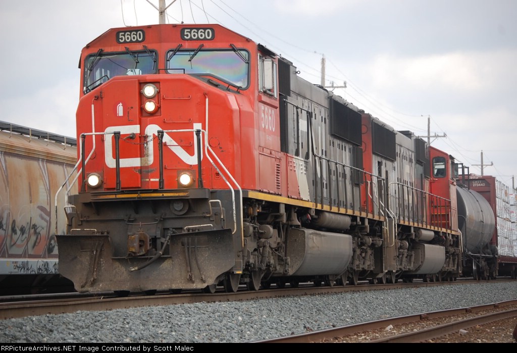 CN 5660 & 5623